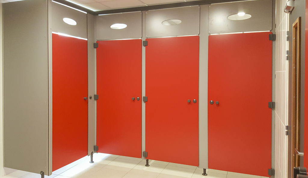 Vestaires et cabines sanitaires au Menuiserie Moderne du Douaisis - KALYSSE